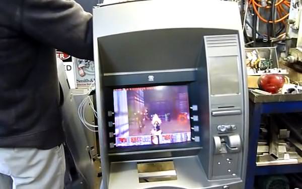 Insolite : Il transforme un distributeur de billets en borne d'arcade ...