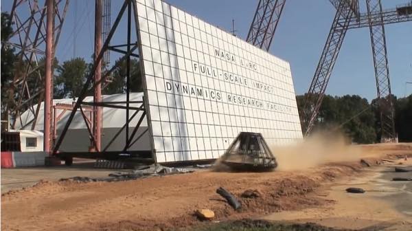 Les fascinants tests d'atterrissage - et de crash - de la NASA (vidéo ...