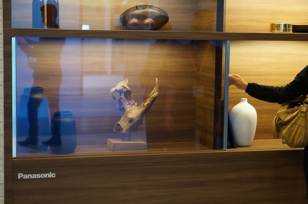 Panasonic présente des écrans OLED...totalement transparents - KultureGeek