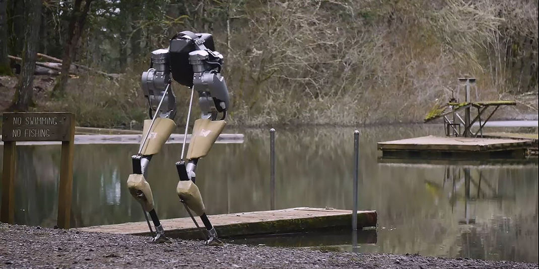 Cassie, le robot bipède qui marche (presque) comme un homme - KultureGeek