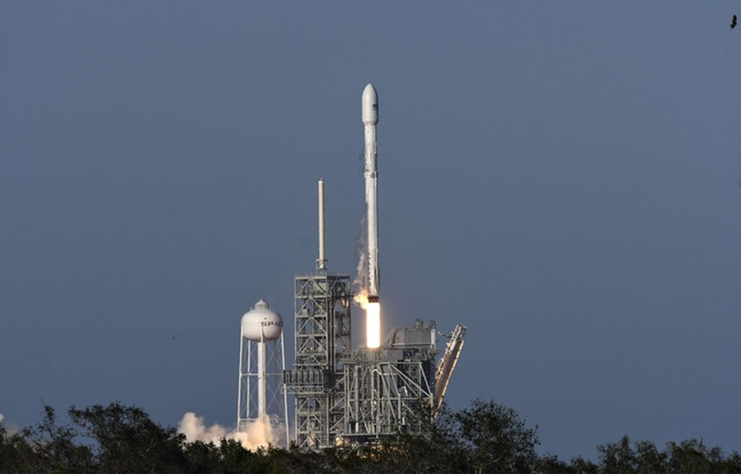 C'est historique : une fusée SpaceX "recyclée" est revenue sur son pas ...