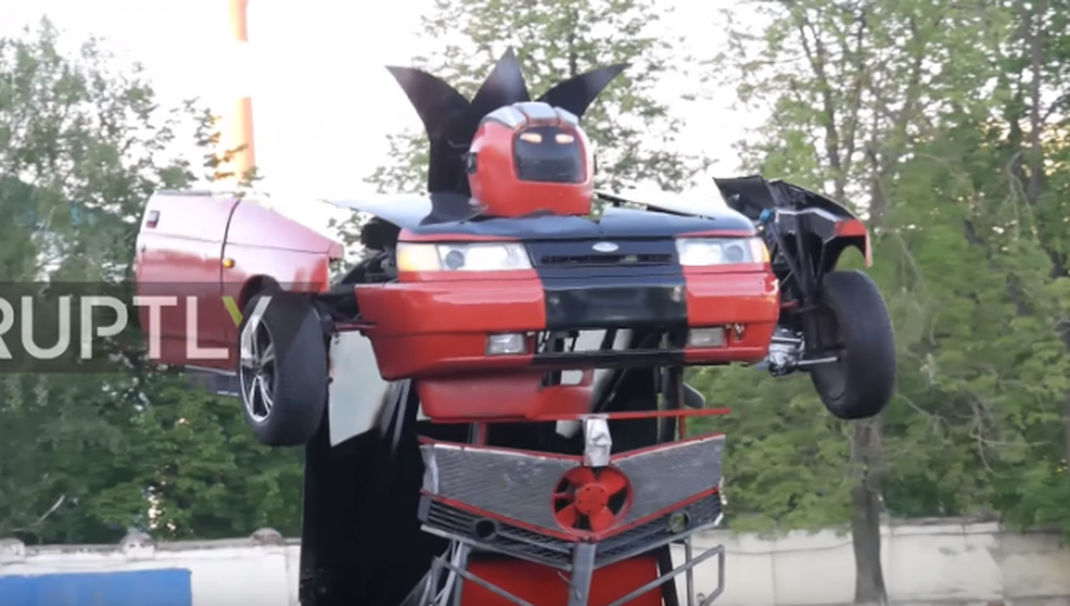 Insolite : il transforme sa vieille Lada en un véritable robot ...