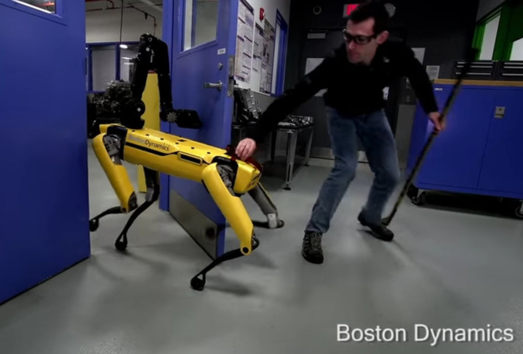 Le robot Spot-Mini de Boston Dynamics veut VRAIMENT ouvrir les portes ...