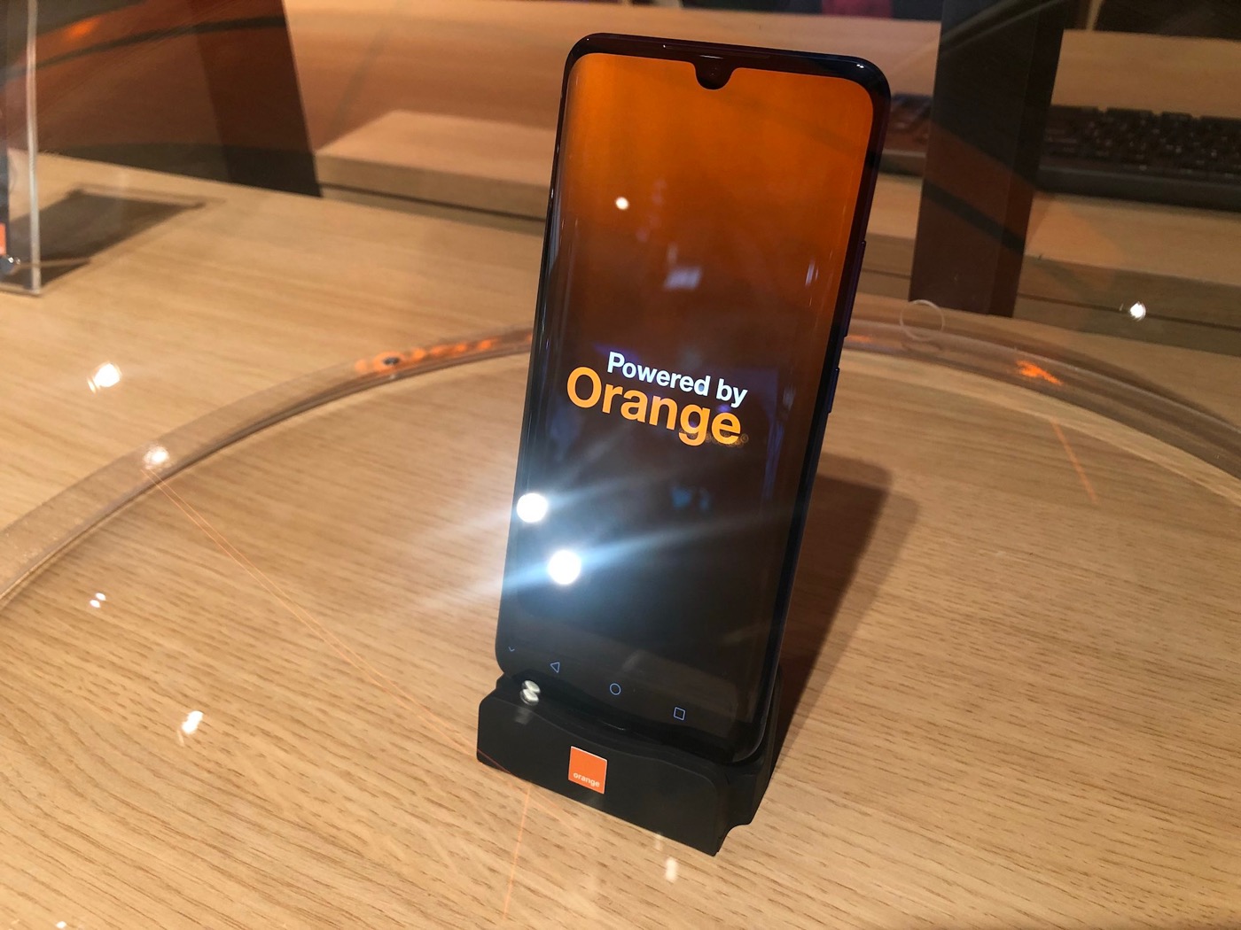 Orange présente son propre smartphone compatible 5G, attendu pour 2020 ...