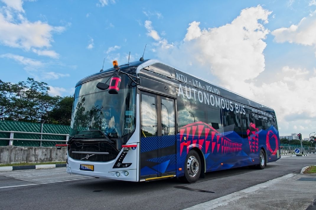 Volvo teste son premier bus électrique... et sans chauffeur - KultureGeek