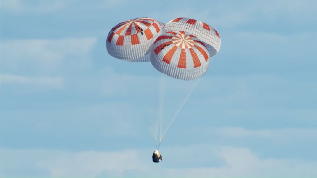 Crew Dragon : SpaceX réussit les tests cruciaux de parachutes - KultureGeek