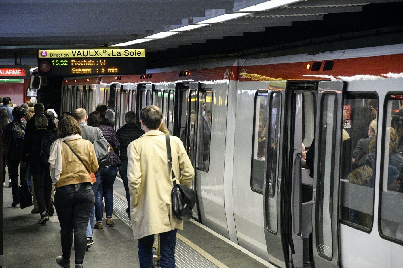 Métro de Lyon : la 4G débarque dans les tunnels, en plus des stations ...