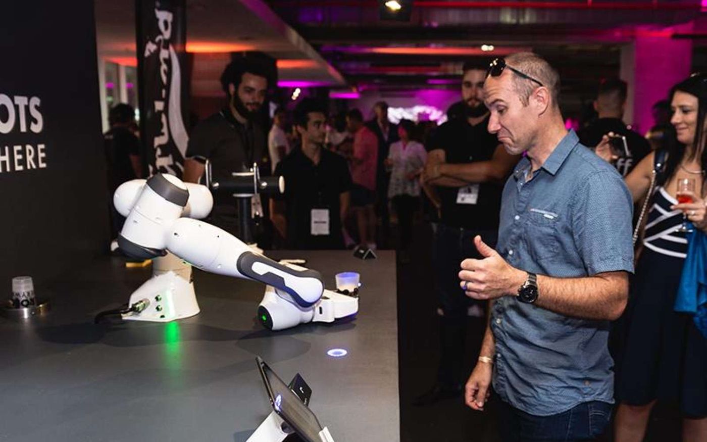 Opty : ce robot-barman français sert les bières... 4 fois plus vite qu ...