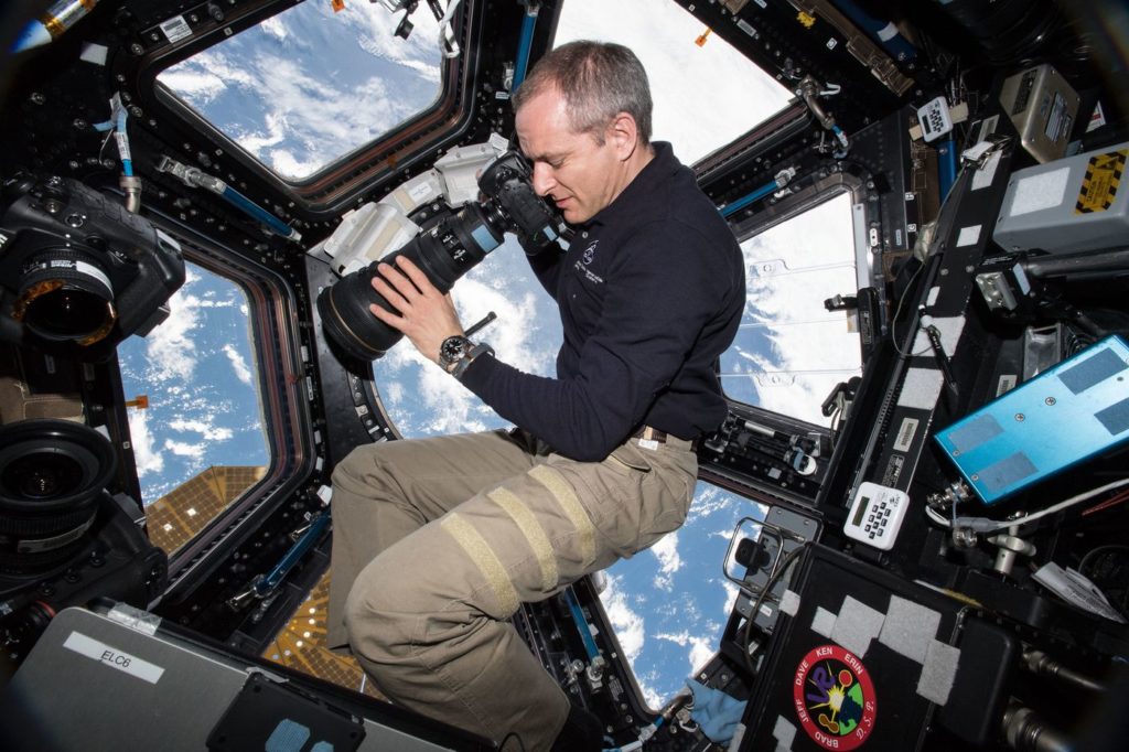 Artemis 2 : un astronaute canadien s'envolera vers la Lune en 2023 ...