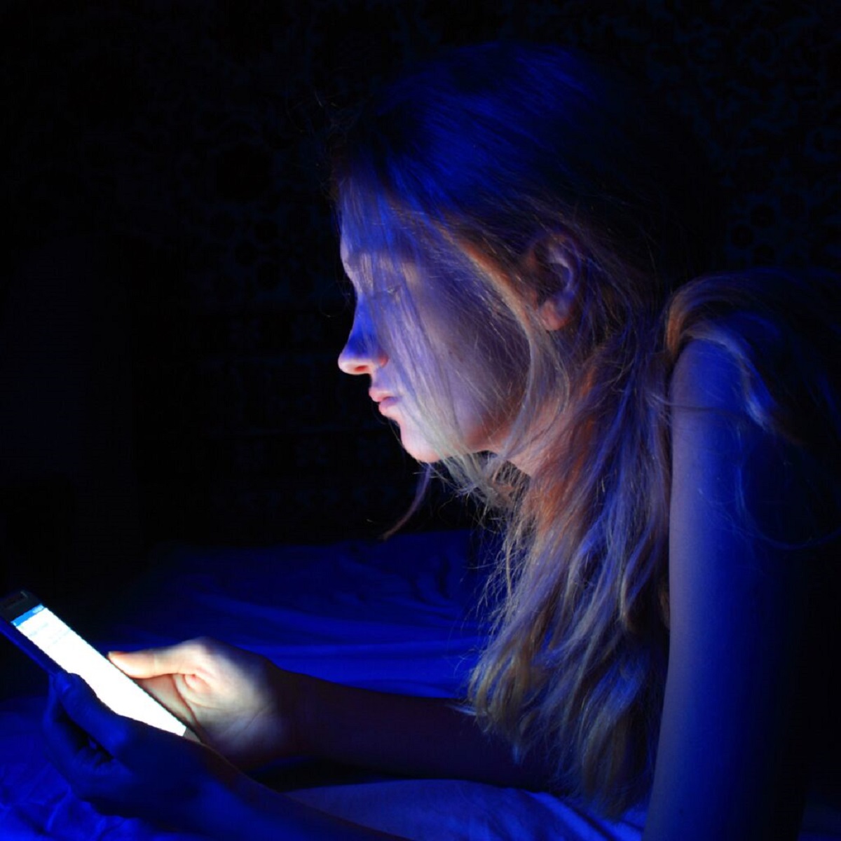 Mettre nos smartphones en « mode nuit » n’améliorerait toujours pas ...