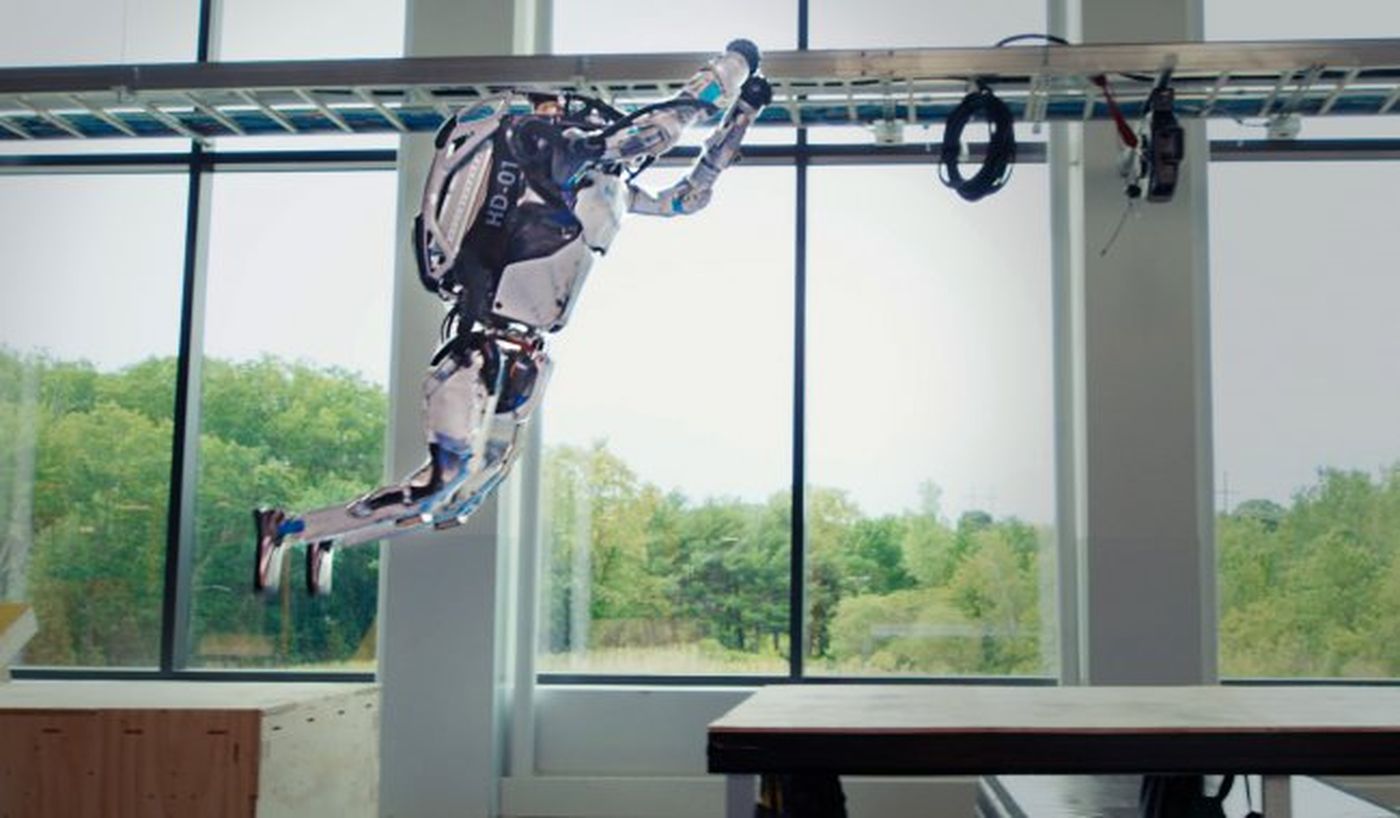Boston Dynamics : le robot bipède Atlas s'améliore encore en parcours d ...