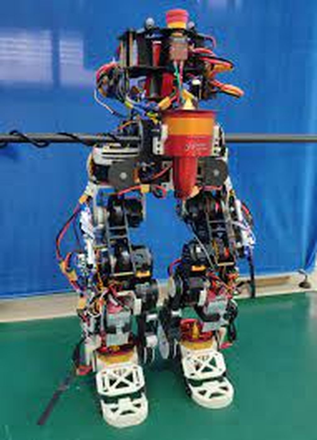 Des chercheurs chinois mettent au point un robot humanoïde... capable ...