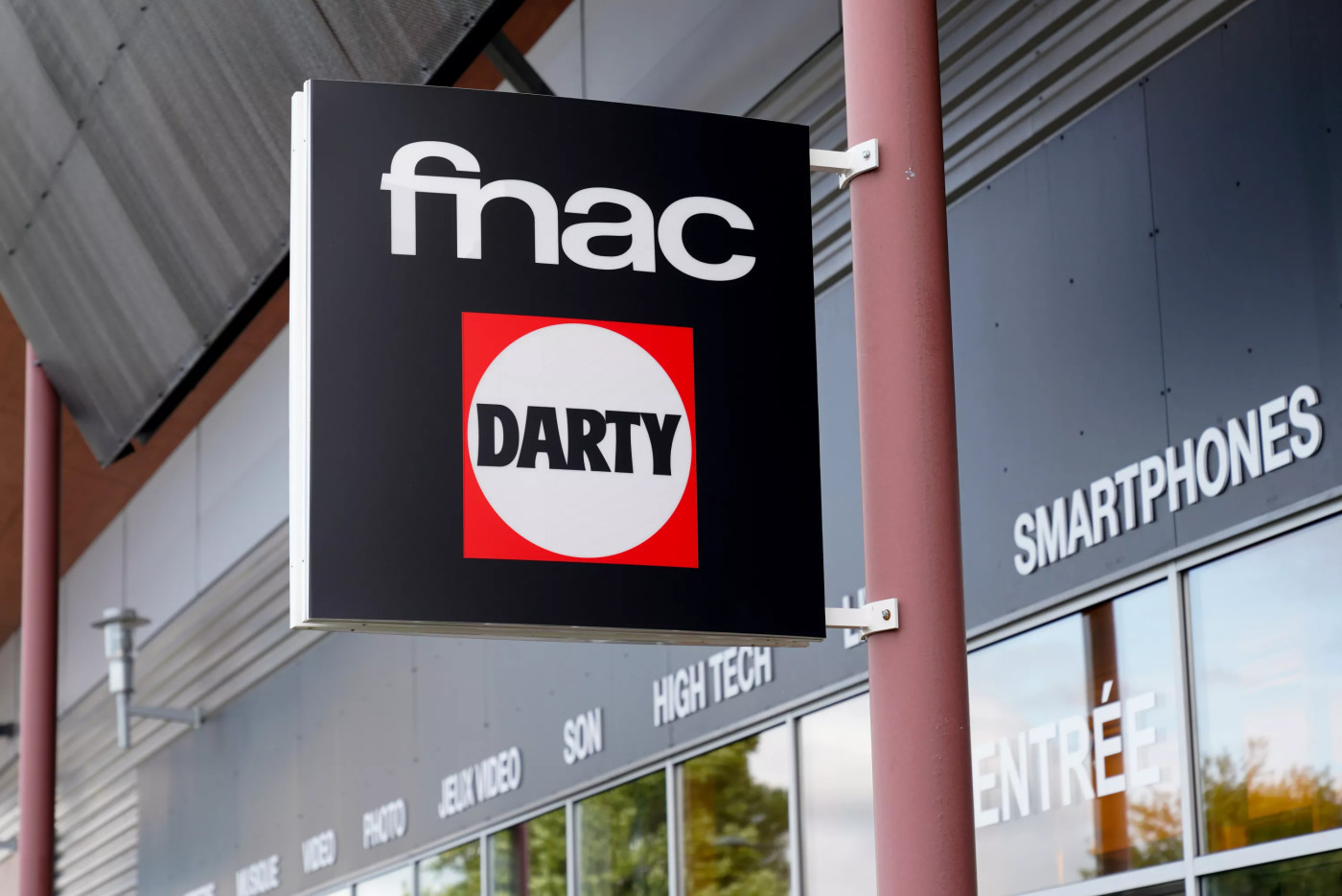 Fnac Darty : une procédure contre la SFAM (assurances téléphone) pour ...