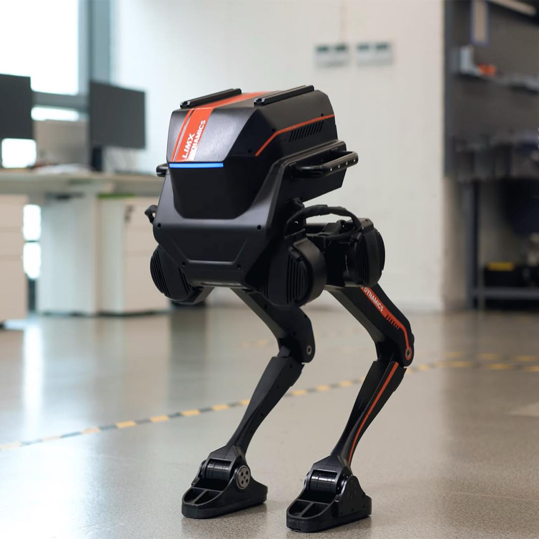 TRON1 : une startup chinoise présente le premier robot bipède ...