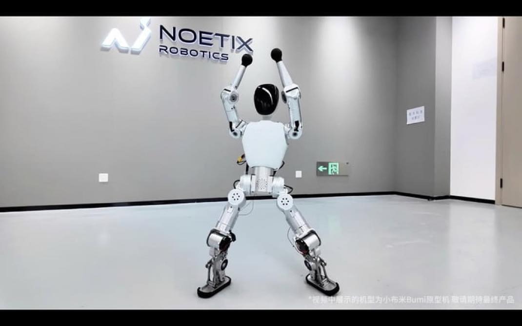 Une start-up chinoise propose à la vente un "petit" robot humanoïde ...