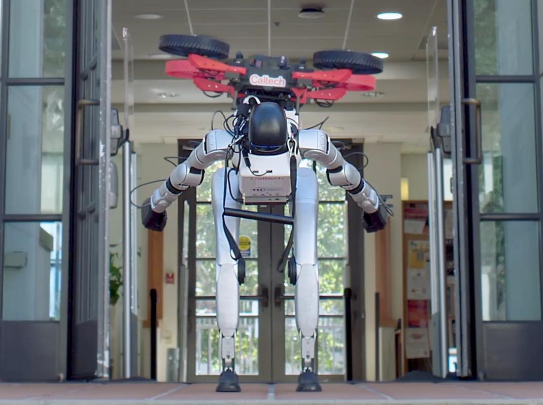 Caltech dévoile un spectaculaire robot hybride mi-humanoïde mi-drone ...